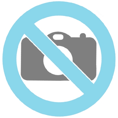 Cette statue funéraire détaillée est en bronze. Statuette pour monument.